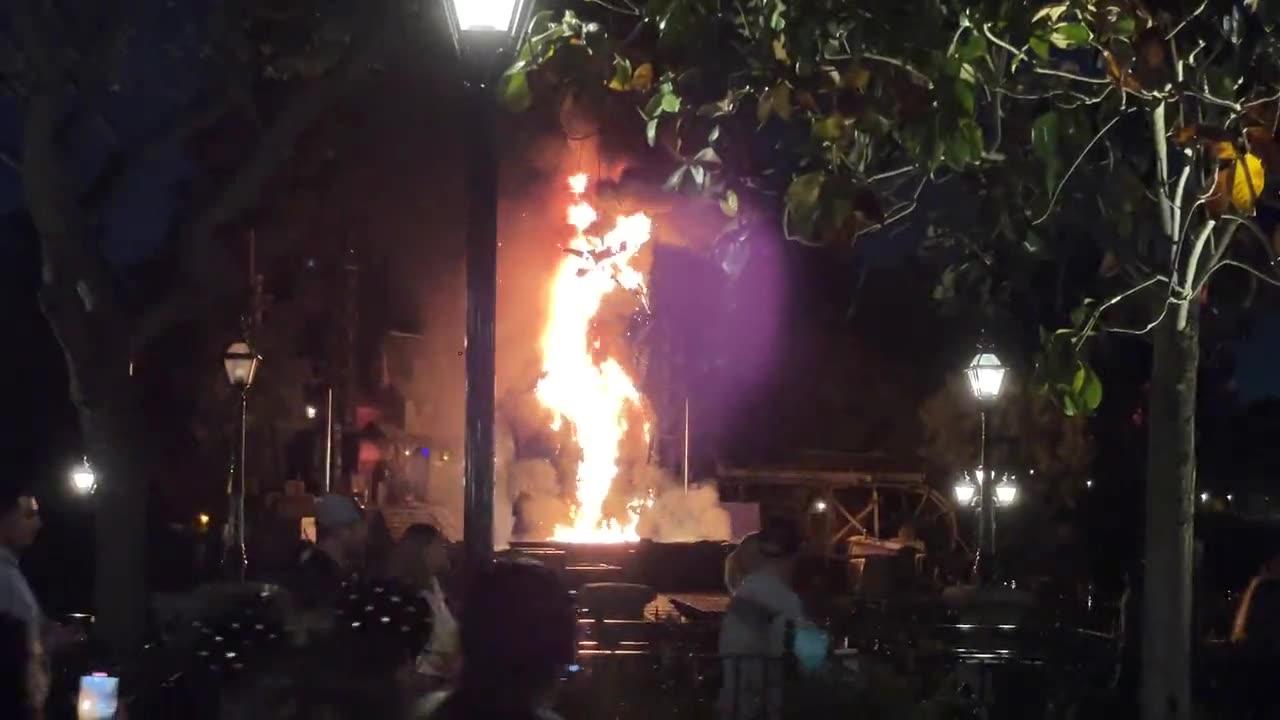Animatronic dragon catches fire during - One News Page VIDEO