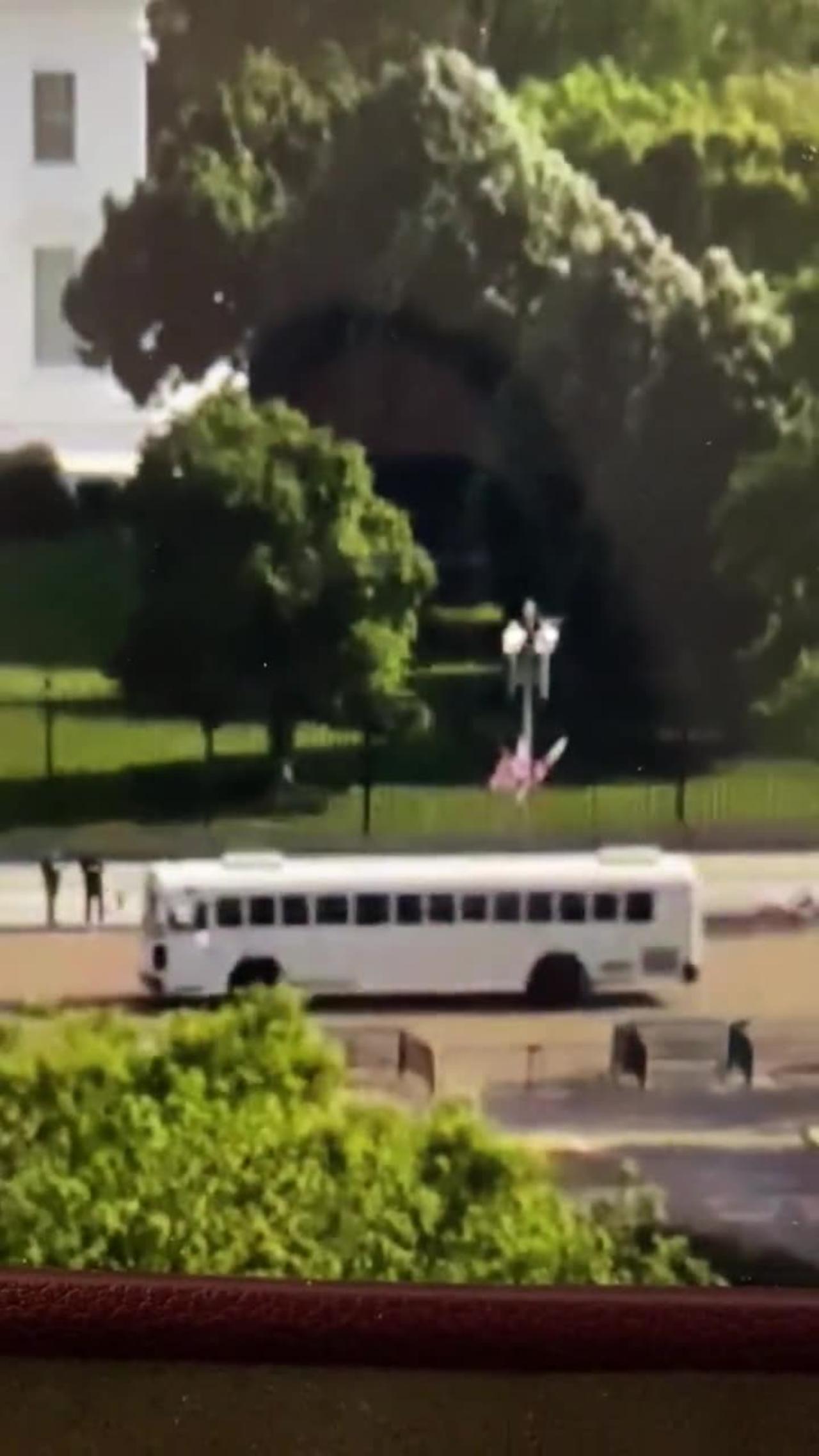 White Hat Military Bus At The White House? - One News Page VIDEO