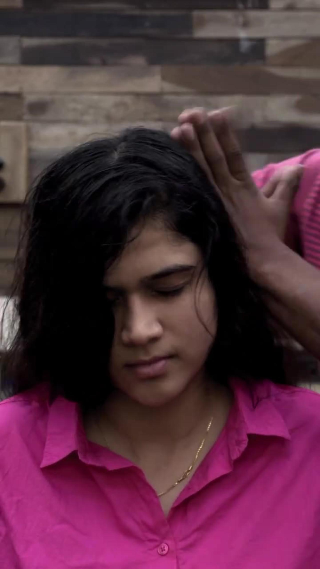 Head Tapping - One News Page VIDEO