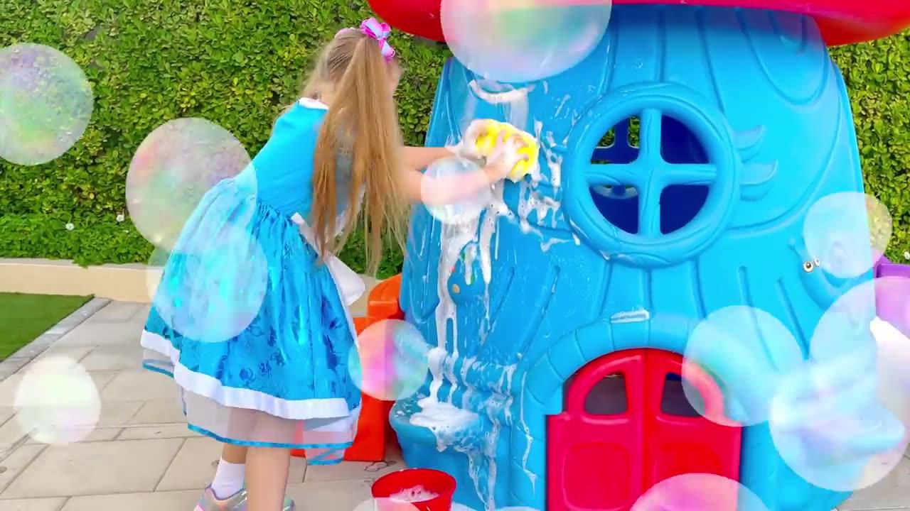 Diana and Roma Learn to share toys. Funny - One News Page VIDEO