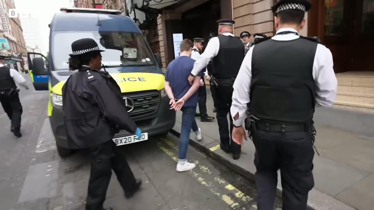 Moment anti-monarchy protester is arrested ahead - One News Page VIDEO