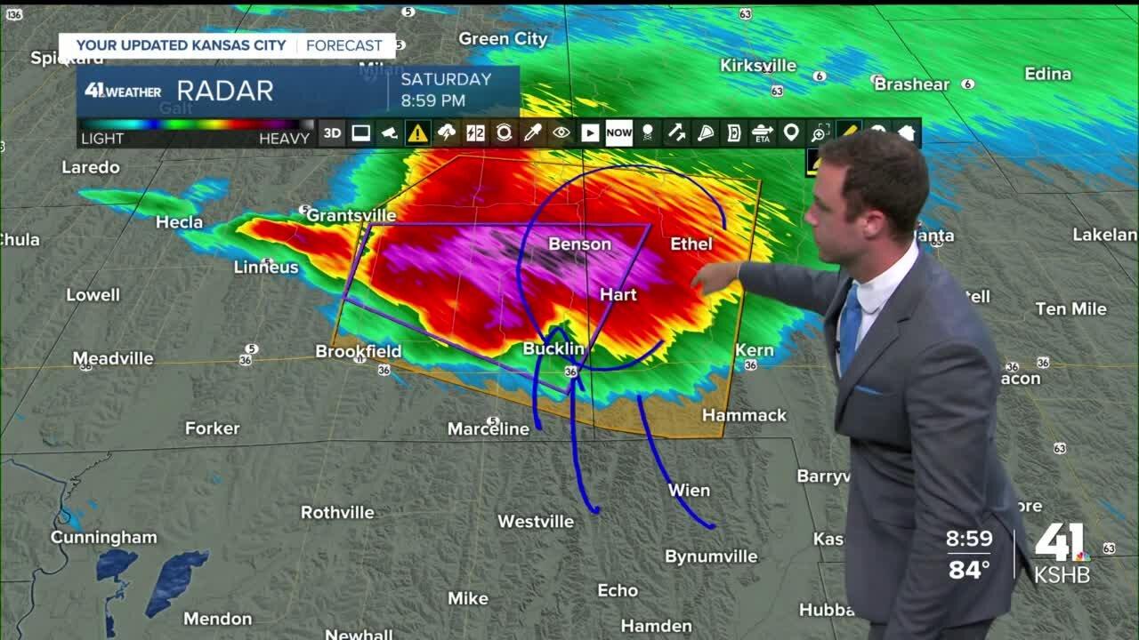 Storm chaser in NW MO - One News Page VIDEO