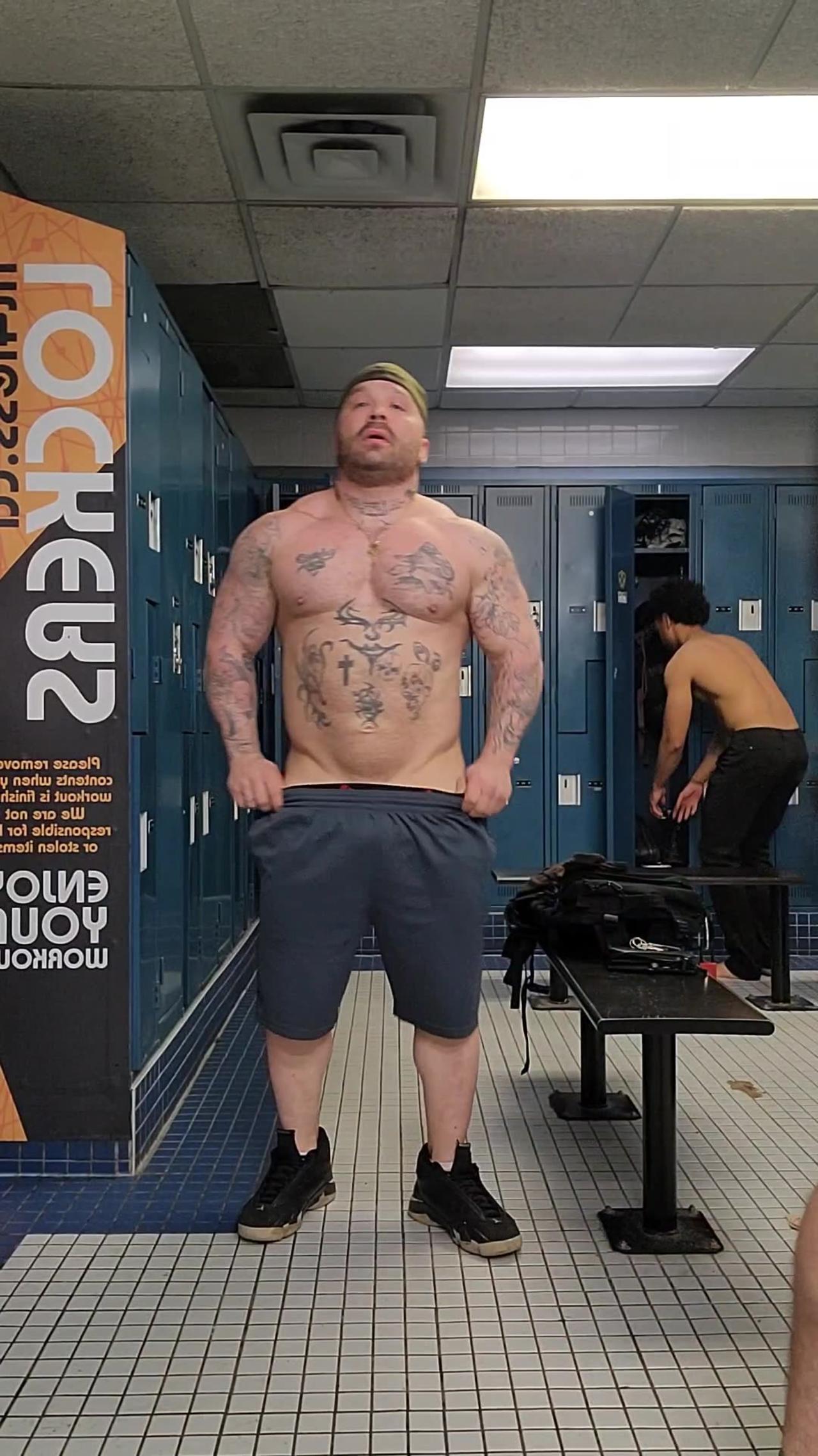 Showing my Battle fit body wear plus a posing - One News Page VIDEO