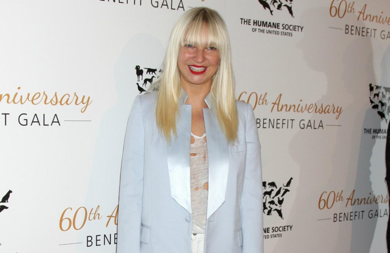 Sia secretly marries boyfriend Dan Bernard in - One News Page VIDEO