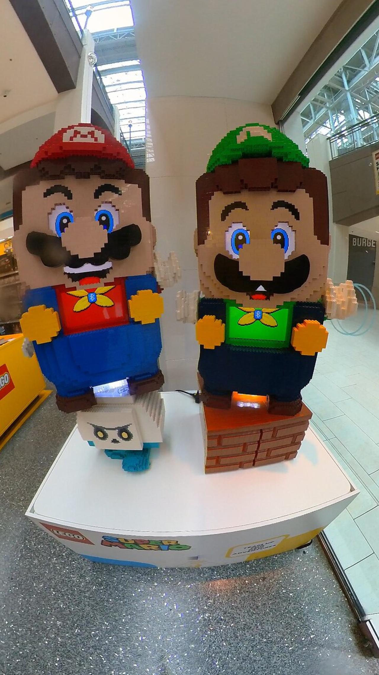 Super Mario & Luigi Lego statues - One News Page VIDEO