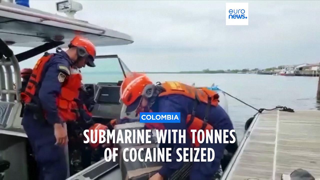 Colombian agents seize submarine carrying three - One News Page VIDEO