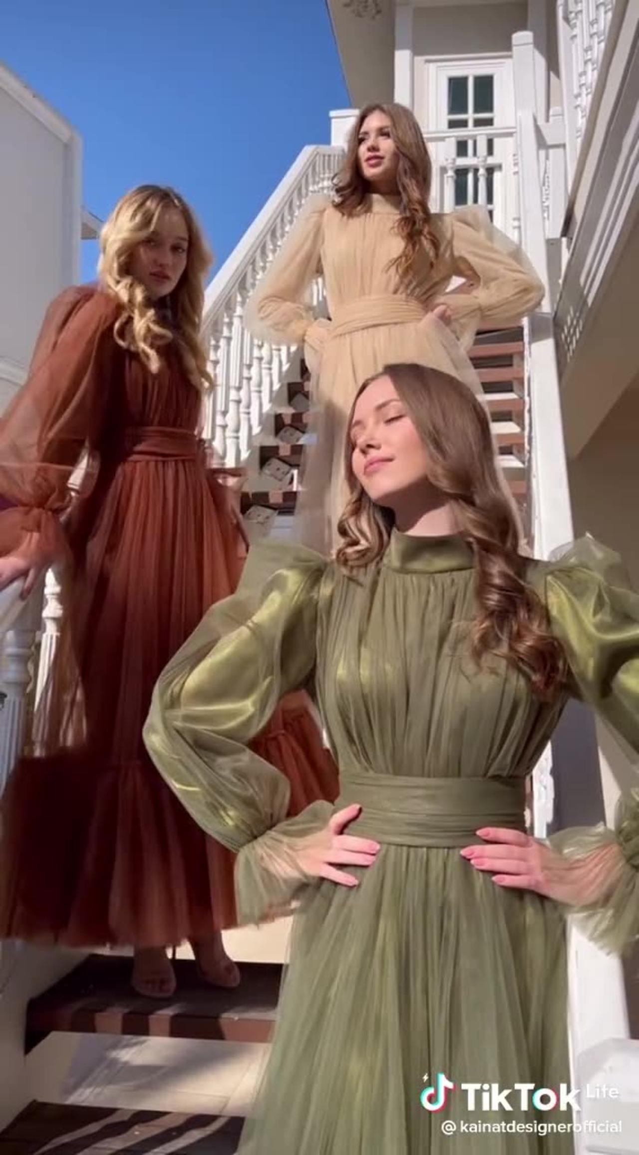 Girl's in every color - One News Page VIDEO