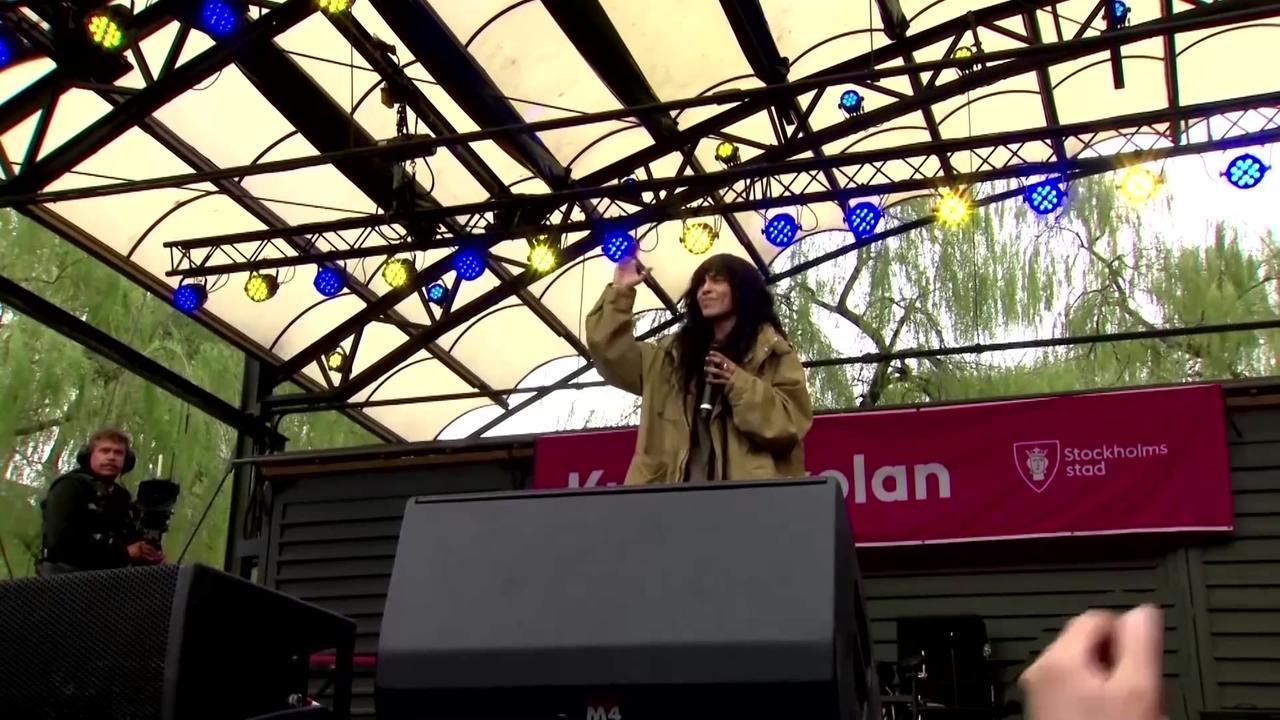 Swedish Eurovision winner Loreen returns home - One News Page VIDEO