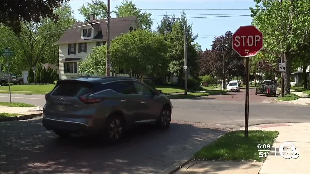 Akron driver stabbed near stop sign after - One News Page VIDEO