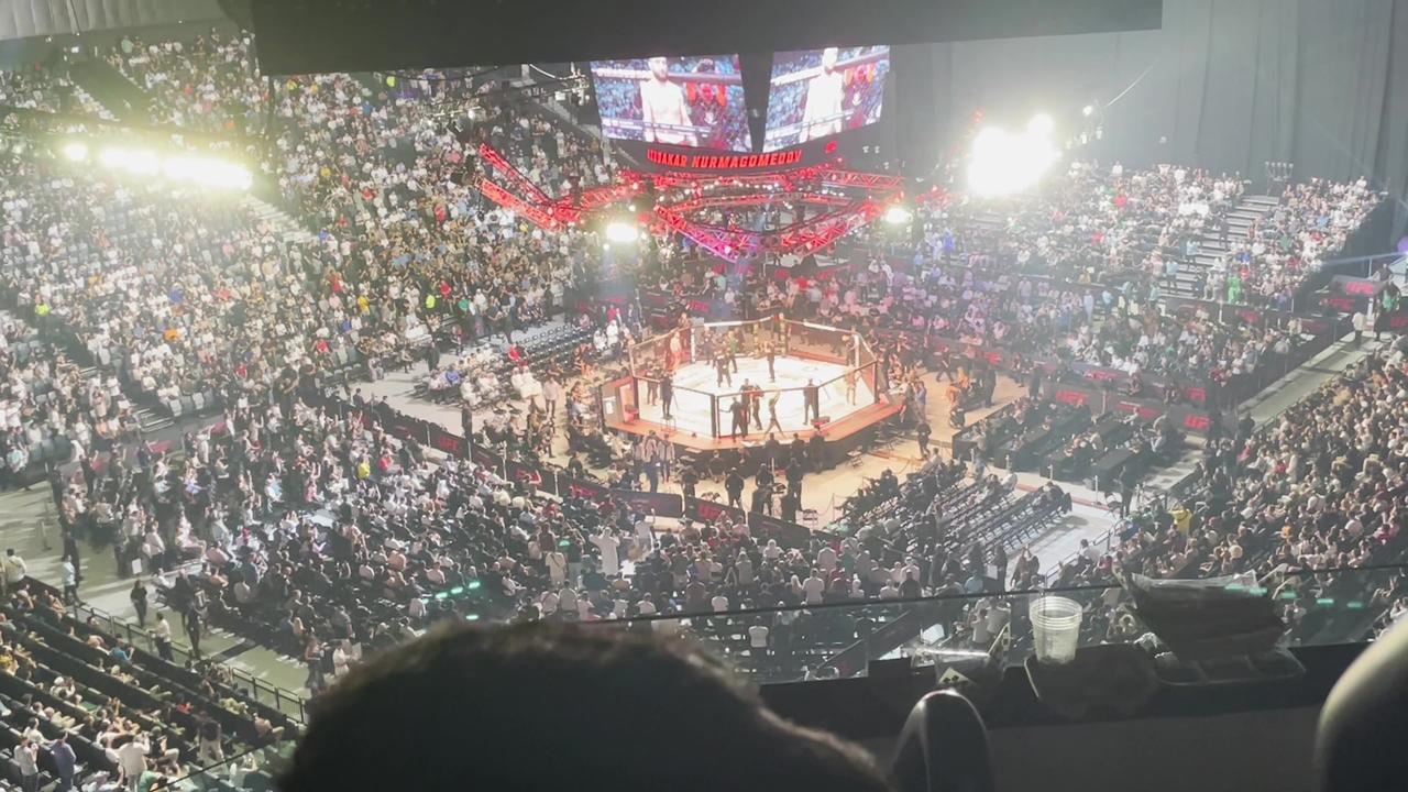 Abubakar Nurmagomedov octagon entrance at UFC - One News Page VIDEO