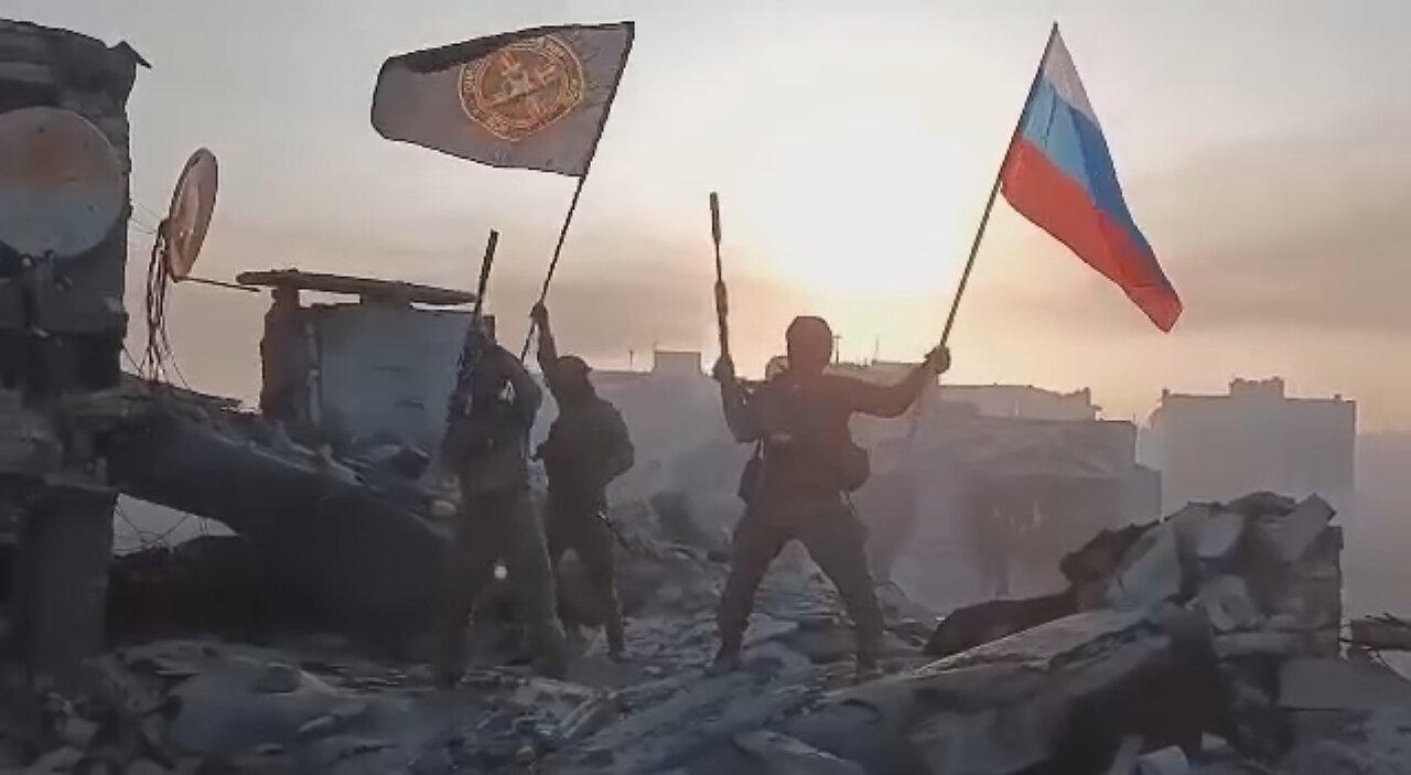 Bakhmut: Russian PMC Wagner places flags around - One News Page VIDEO