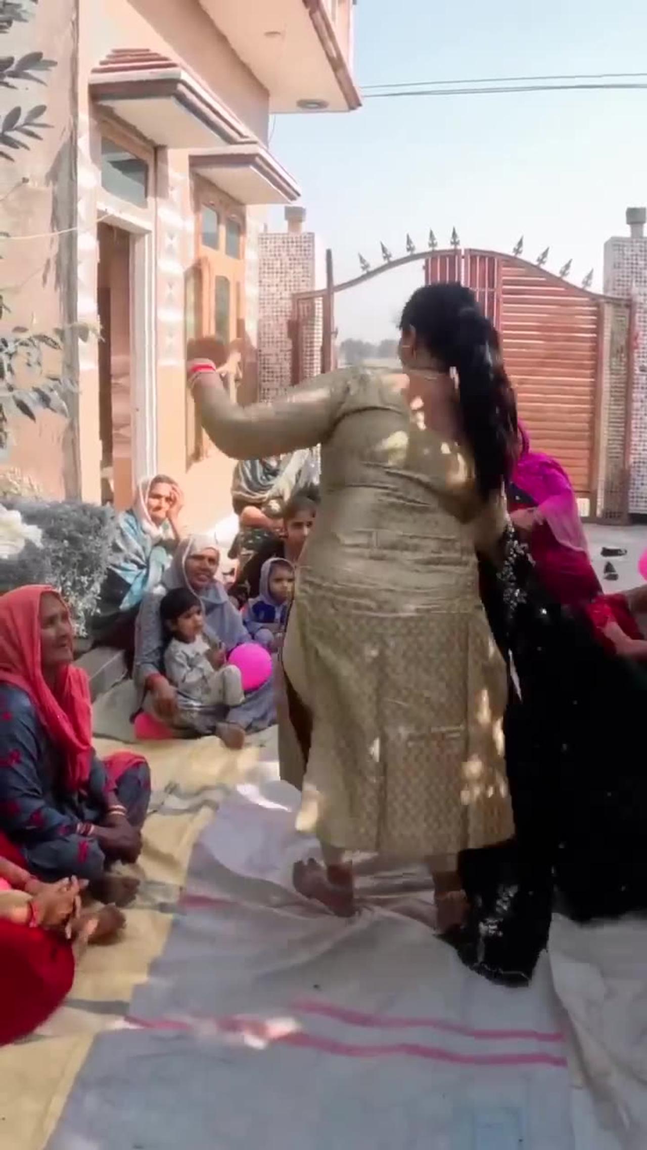 Hot aunty dance - One News Page VIDEO