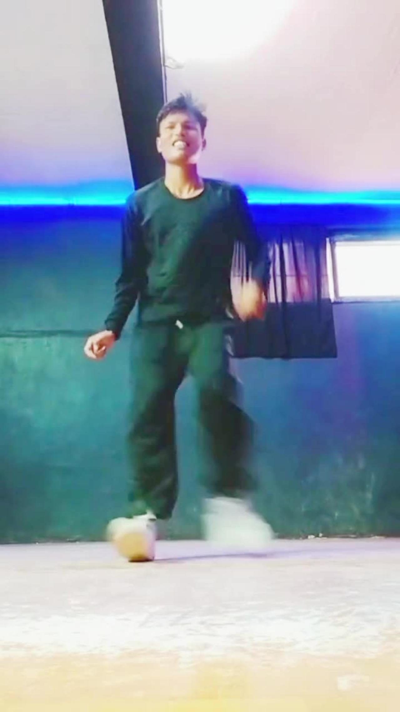 Awesome dance video as like Hrithik rowshan - One News Page VIDEO