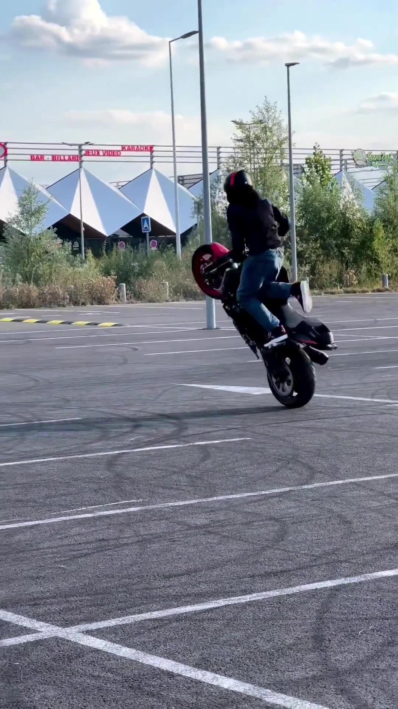 Hard ride bike stunts - One News Page VIDEO