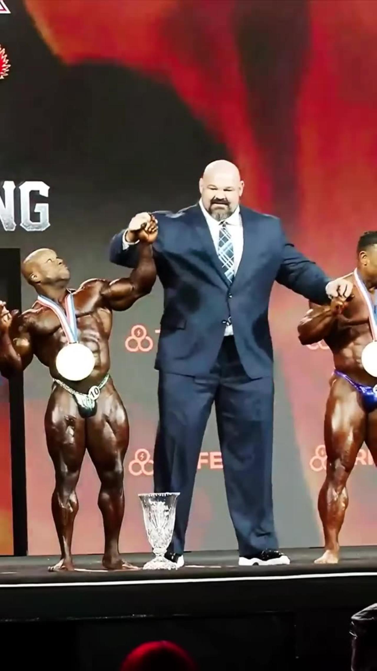 BODYBUILDER VS. STRONGMAN. #shorts #bodybuilder - One News Page VIDEO