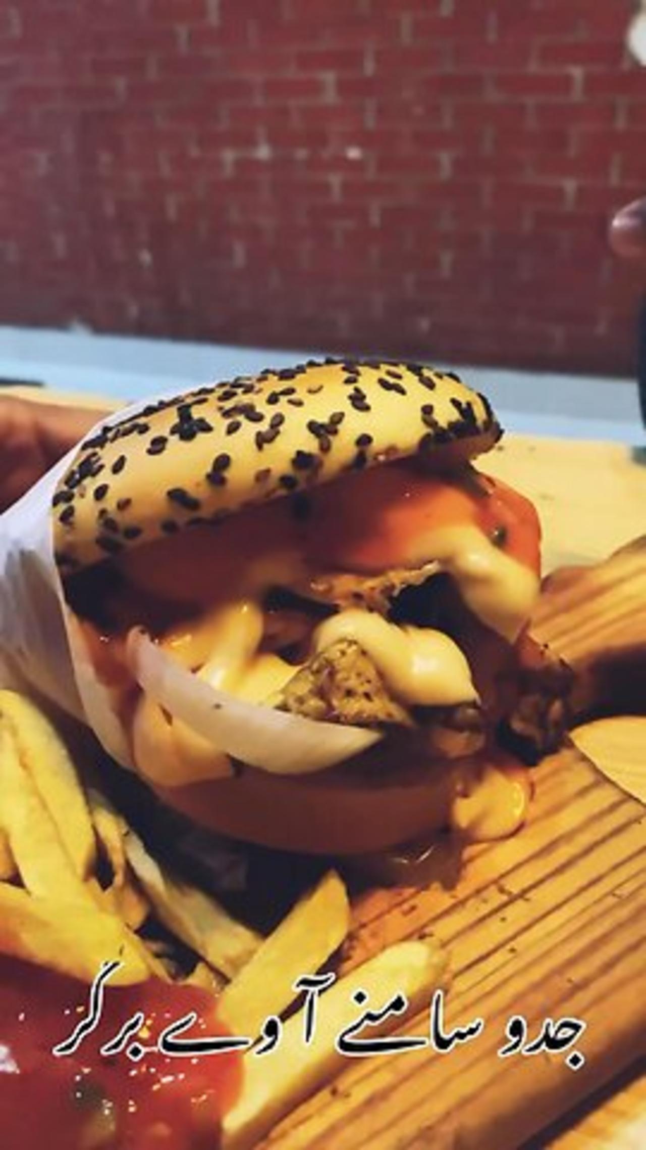 Gora Bhoora Burger | Lazeez Khanay | Ep 04 - One News Page VIDEO