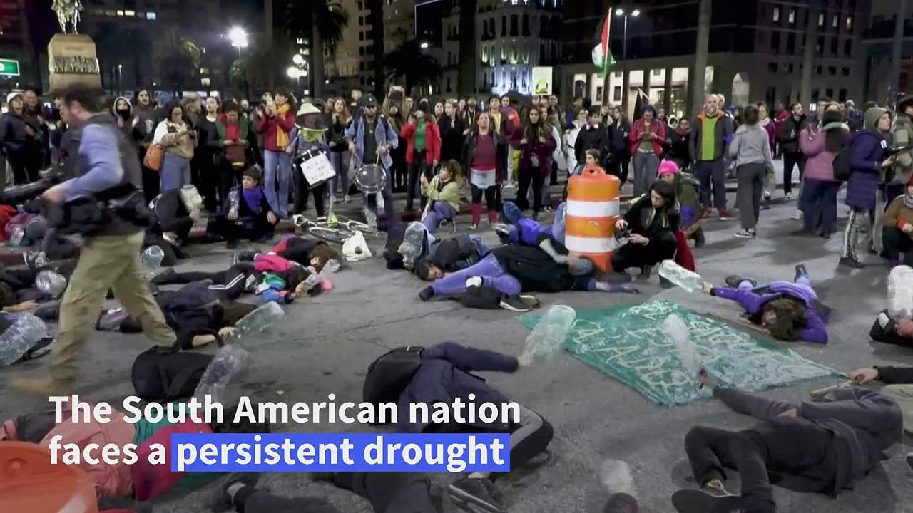 Uruguayans protest over drinking water shortage - One News Page VIDEO