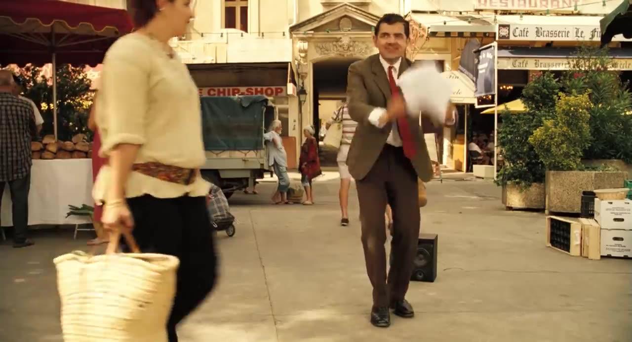 Mr. Bean's Hilarious Holiday Dance - One News Page VIDEO