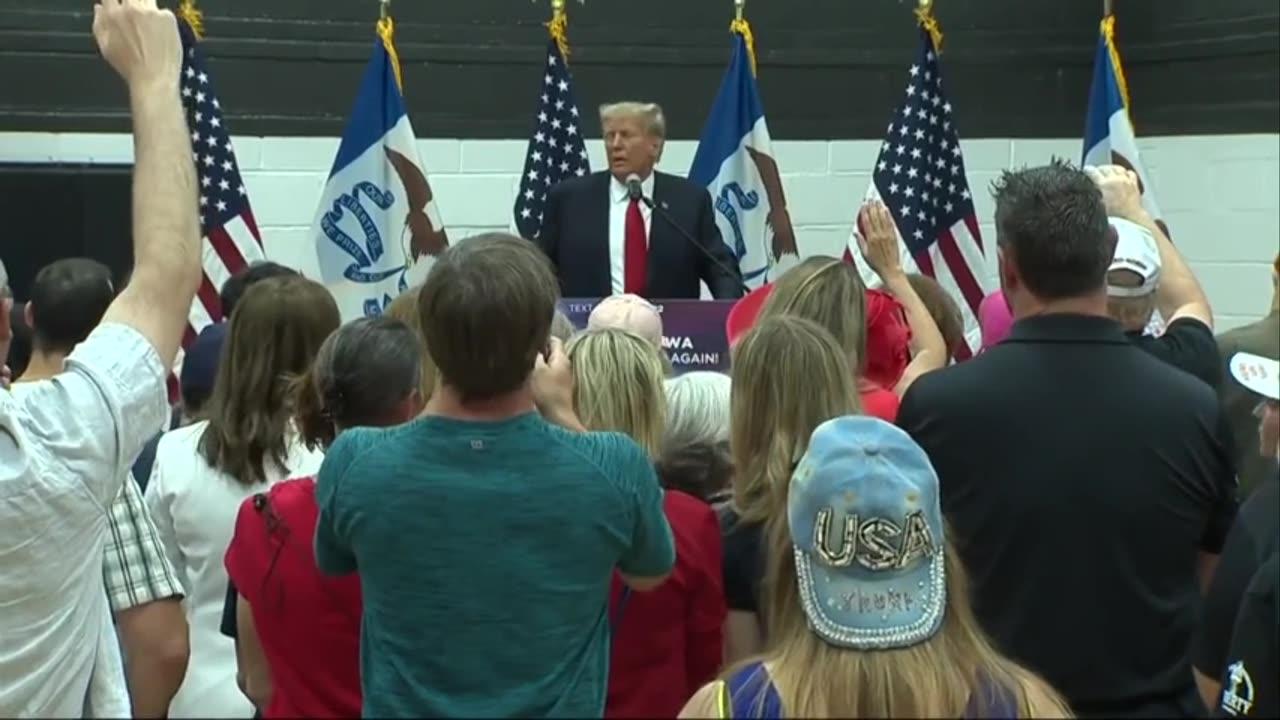 Donald Trump on the Campaign Trail in Iowa - One News Page VIDEO