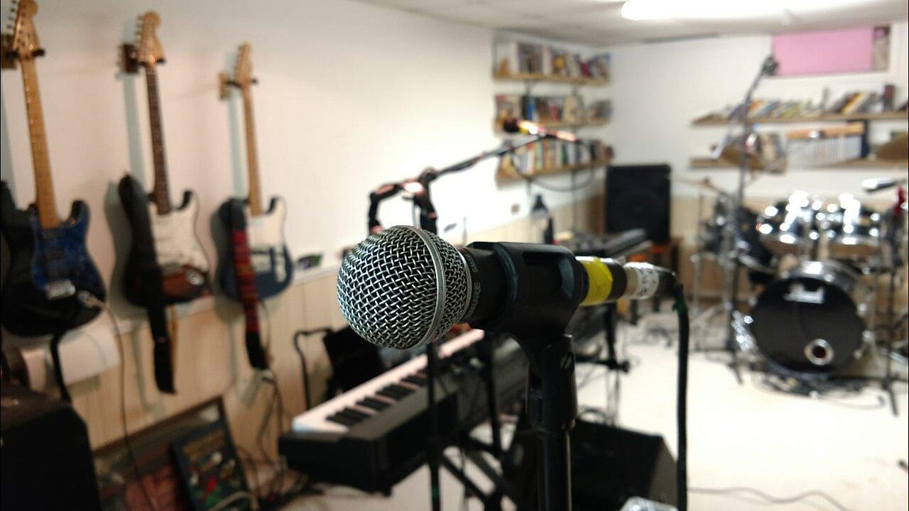 Thousand miles by Bruce Parrott Copyright©2023 - One News Page VIDEO