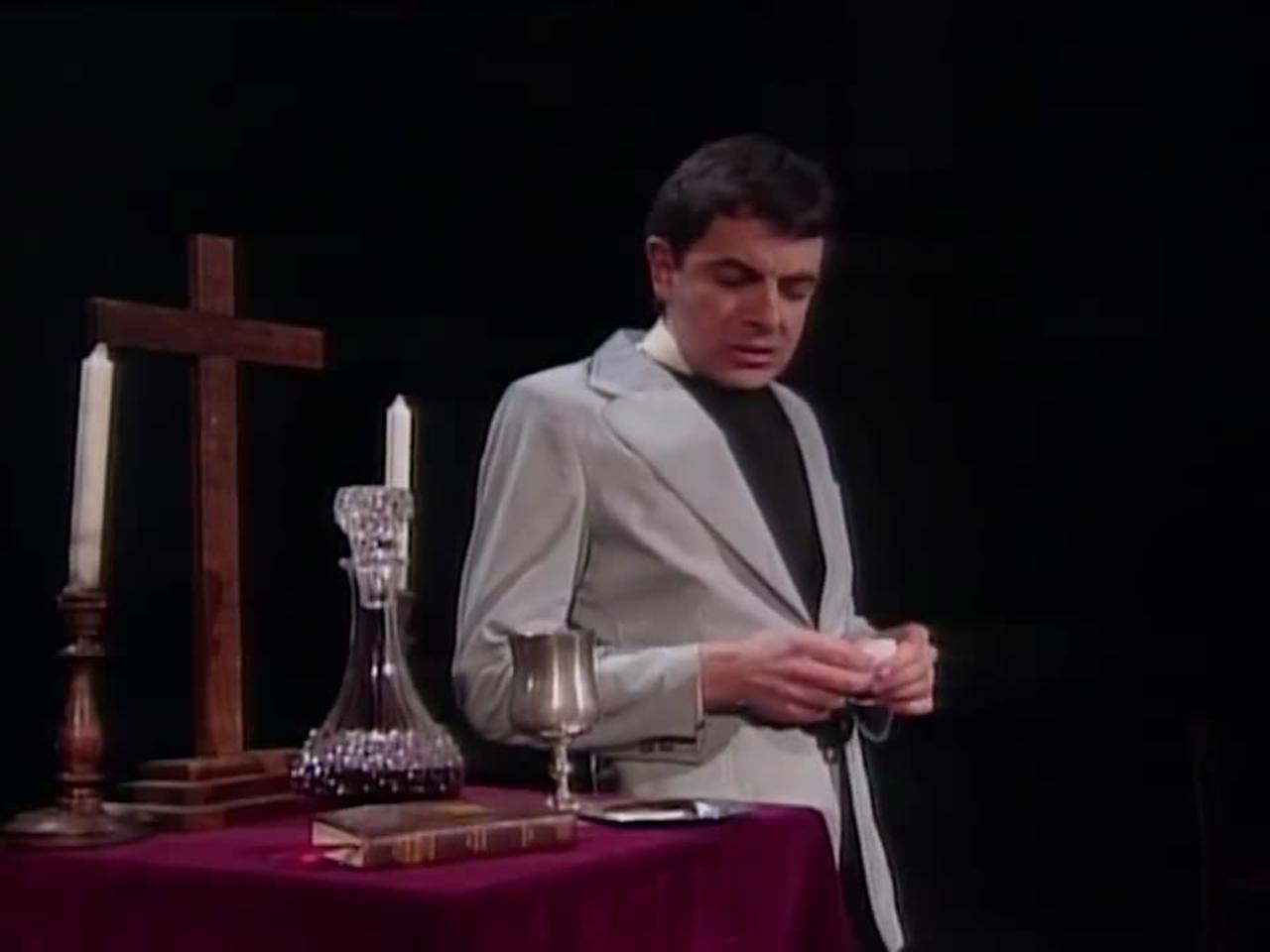 Rowan Atkinson Live | Earful #Comedy - One News Page VIDEO