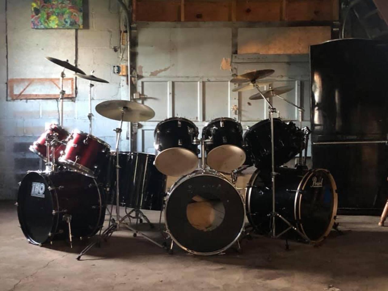 THE OLD MAN DOWN THE ROAD - drum lesson .., - One News Page VIDEO