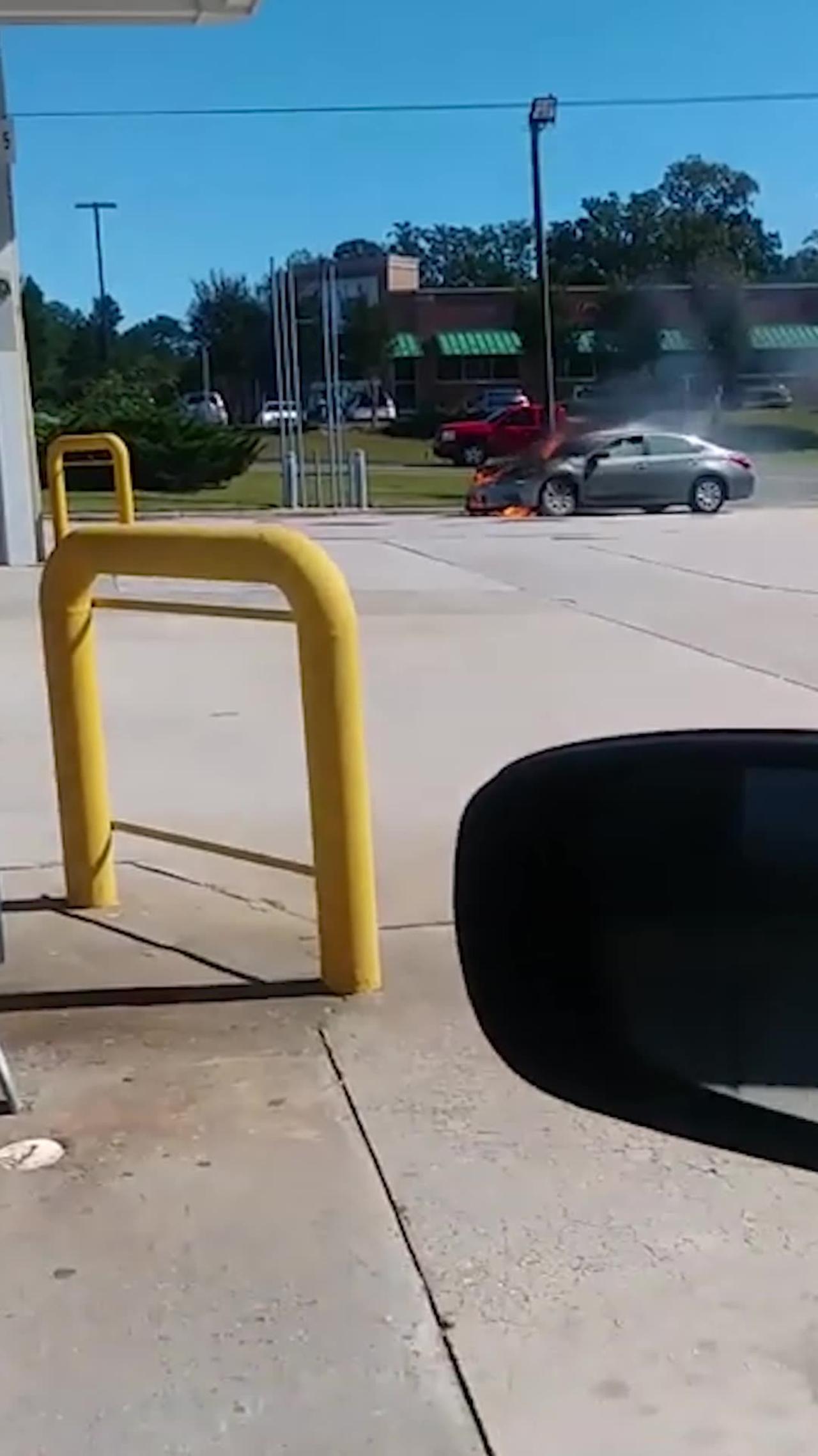 Car on fire in a gas station parking lot - One News Page VIDEO