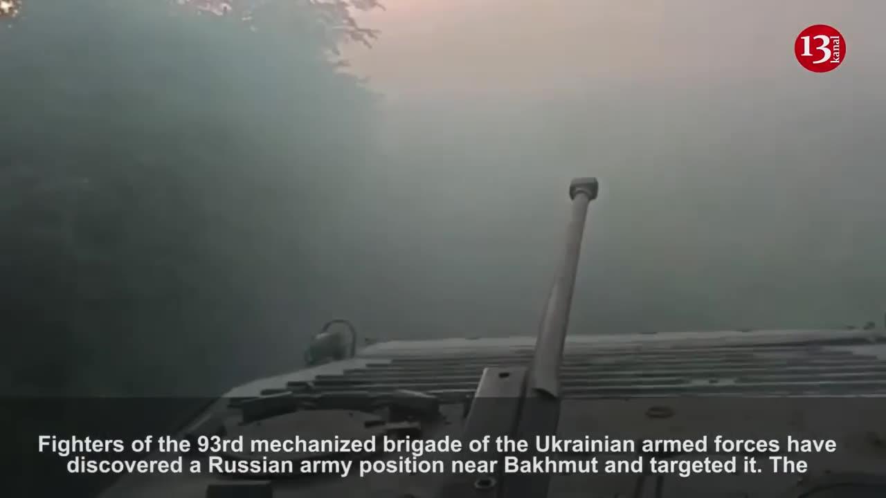 Ukrainian BMP fires continuously at the area - One News Page VIDEO