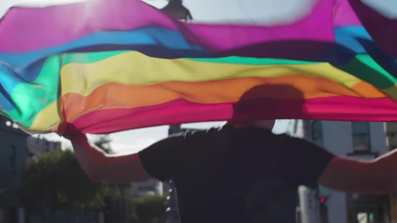 LGDP rainbow flag blowing by the wind - One News Page VIDEO