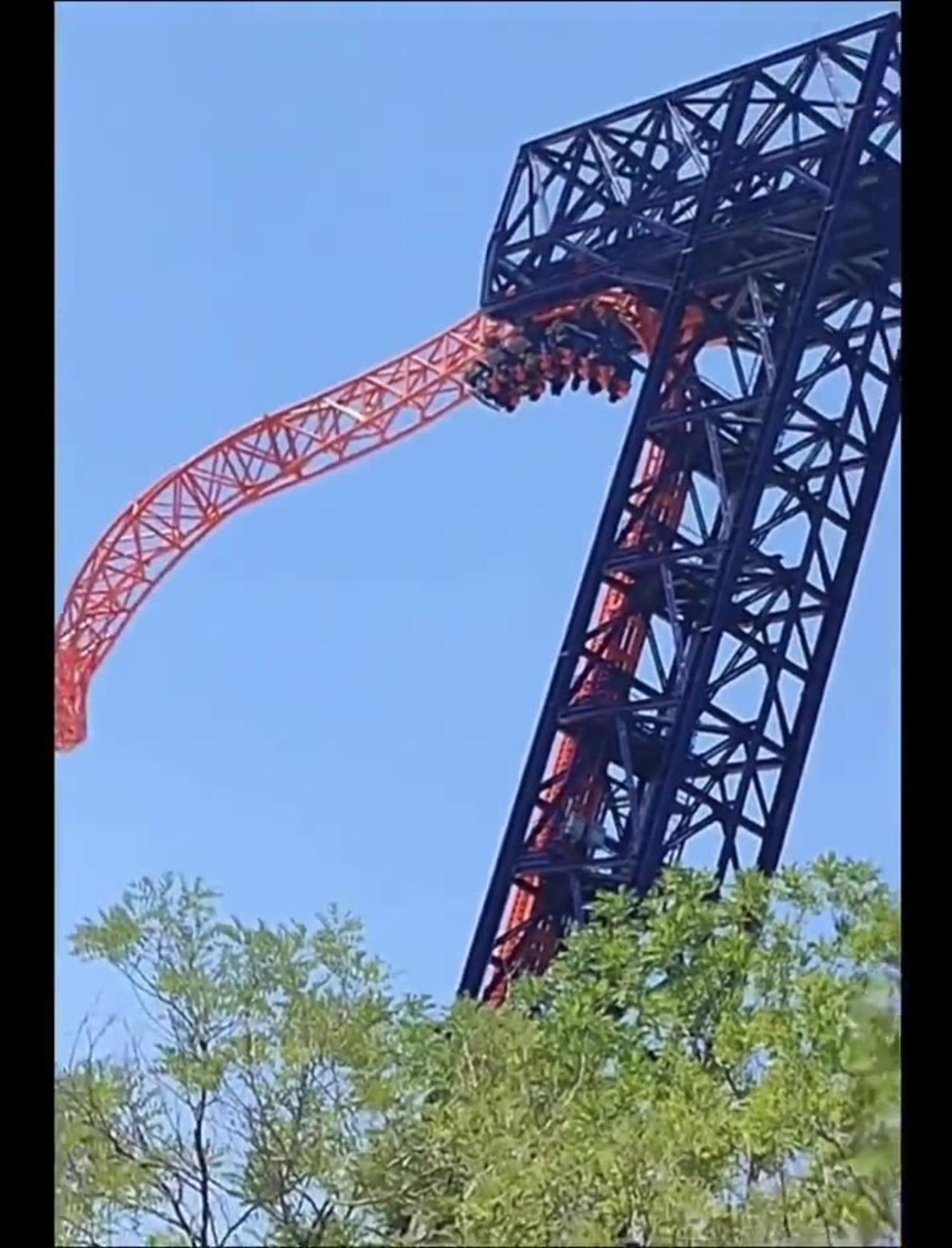 Riders left hanging upside-down on roller - One News Page VIDEO