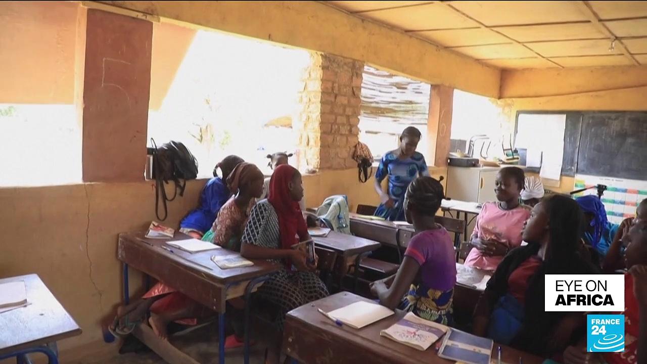 Mali: Remote school accessible by boat for - One News Page VIDEO