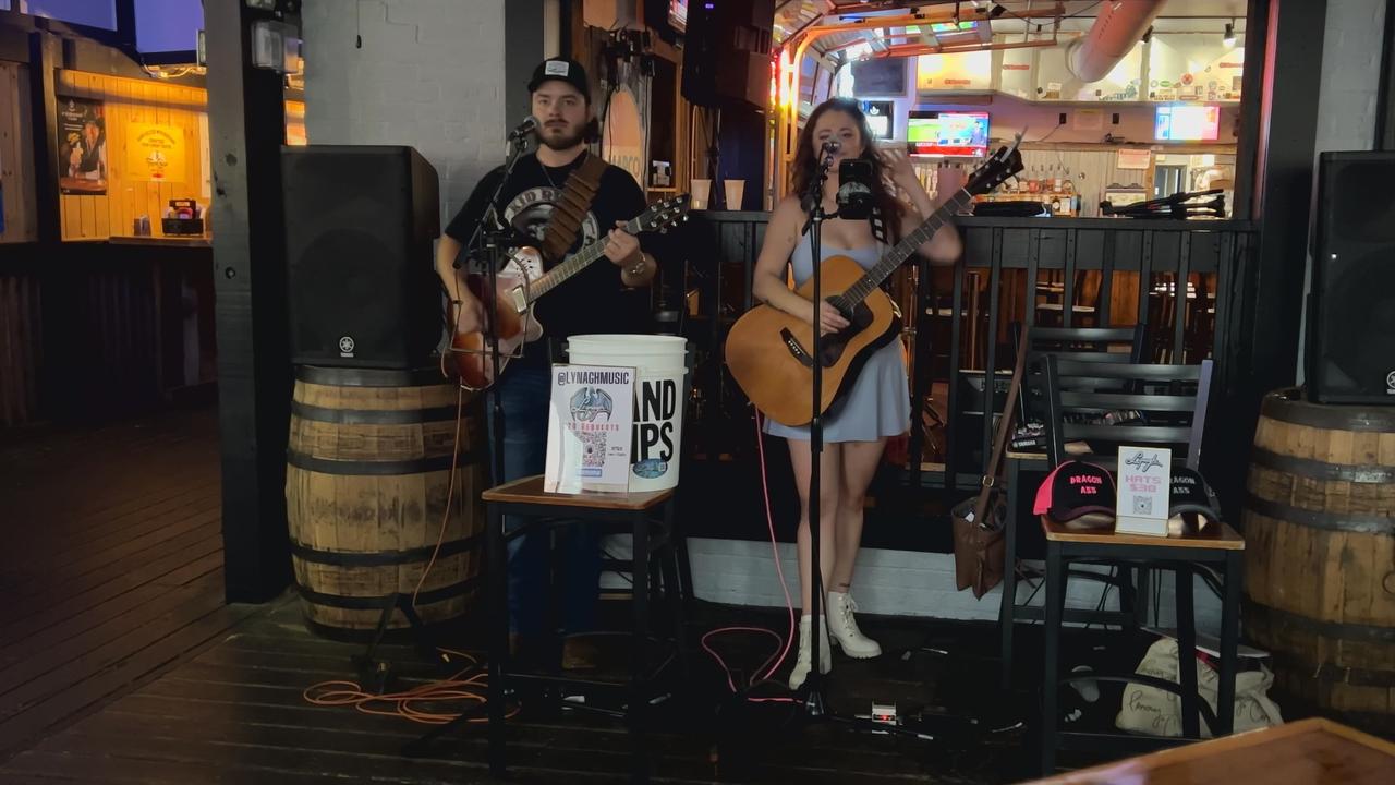 T.J. Watson and Lynagh - Clint Black - One News Page VIDEO