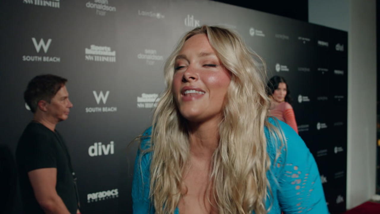 SI Swimsuit at Miami Swim Week 2023 - One News Page VIDEO