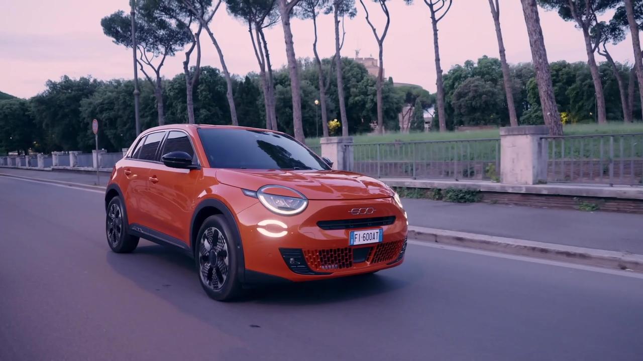 The new Fiat 600e La Prima Driving Video - One News Page VIDEO