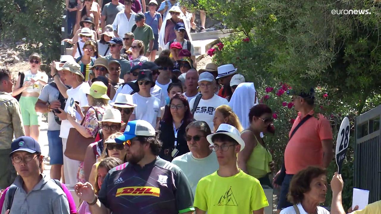Heat forces Acropolis to temporarily close as - One News Page VIDEO