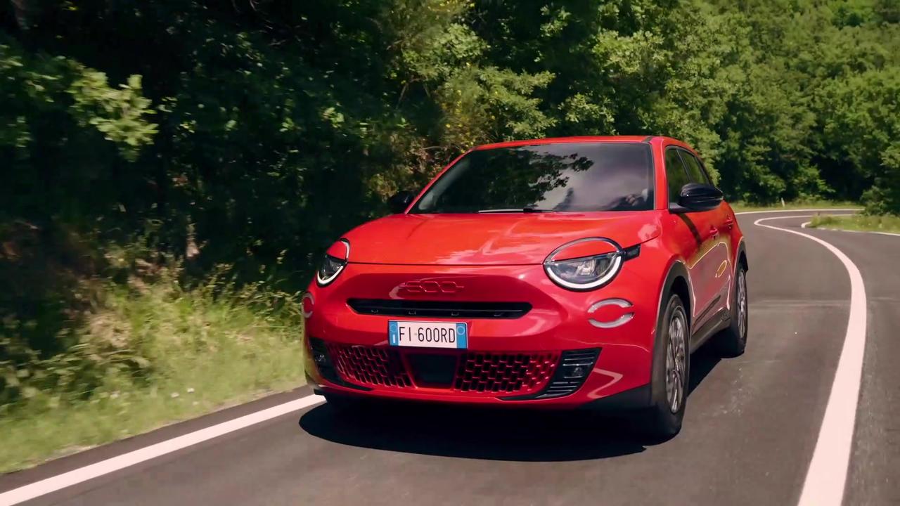 The new Fiat 600e RED Driving in the country - One News Page VIDEO