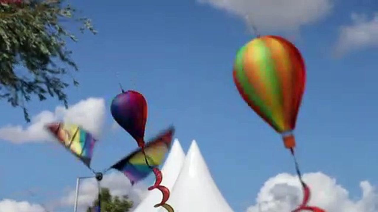 France welcomes world's largest hot air balloons - One News Page VIDEO France welcomes world's largest hot air balloons - One News Page VIDEO
