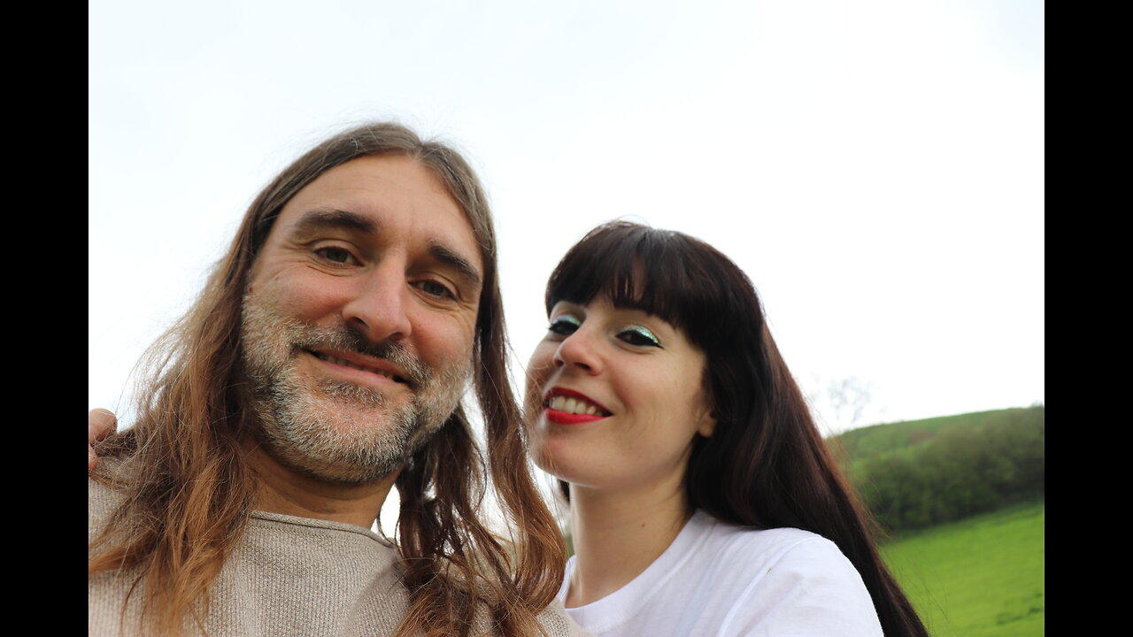 Meg Moonbeam & Jens Patteeuw are going live! - One News Page VIDEO