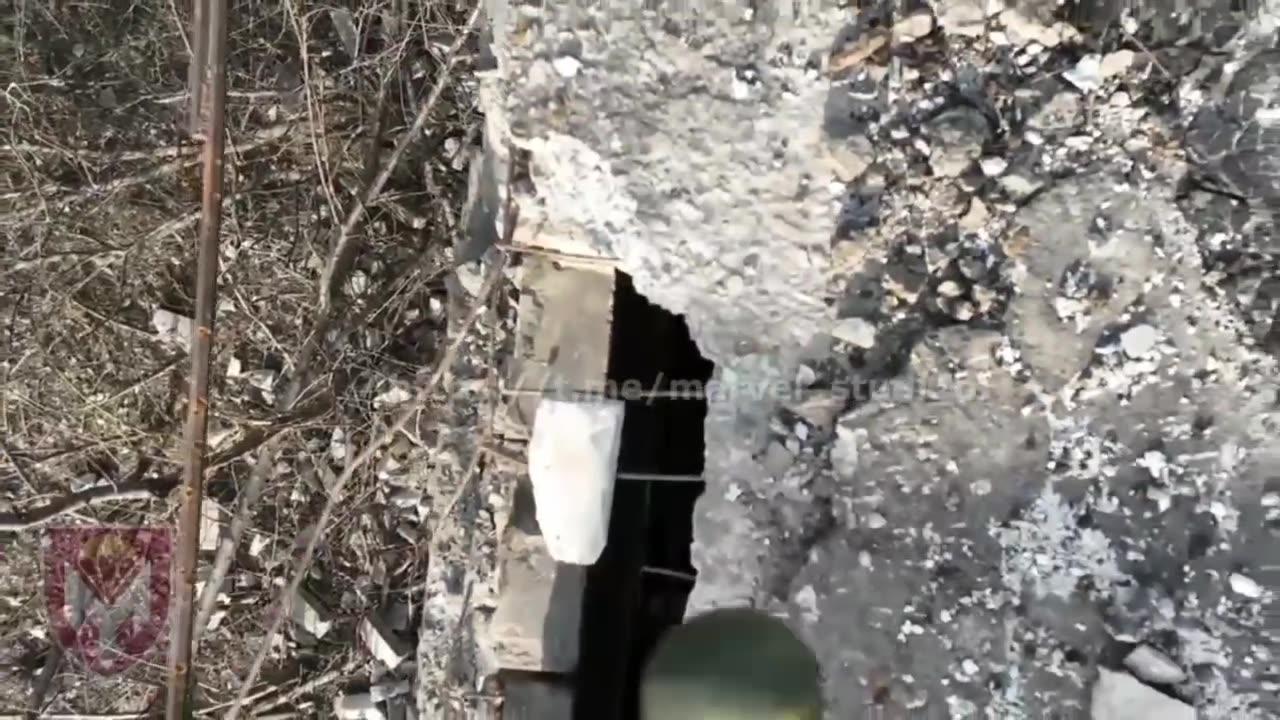 Incredible Grenade Drop Into a Hole in a Wall - One News Page VIDEO