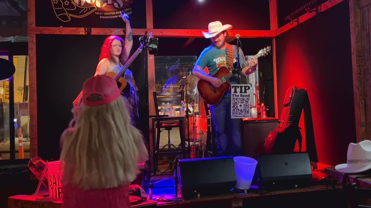 T.J. Watson and Lynagh - 3 Doors Down - One News Page VIDEO