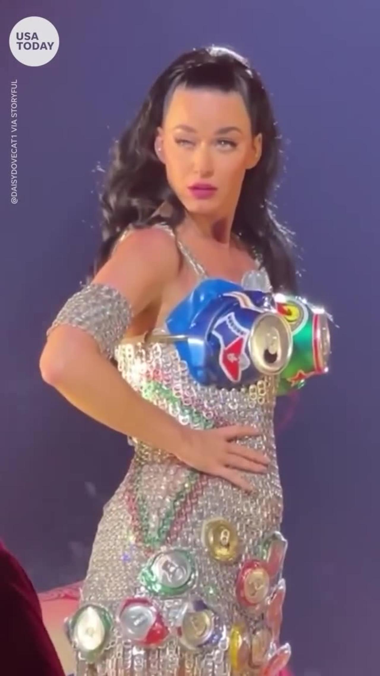 Katy Perry goes viral for mid-concert eye - One News Page VIDEO