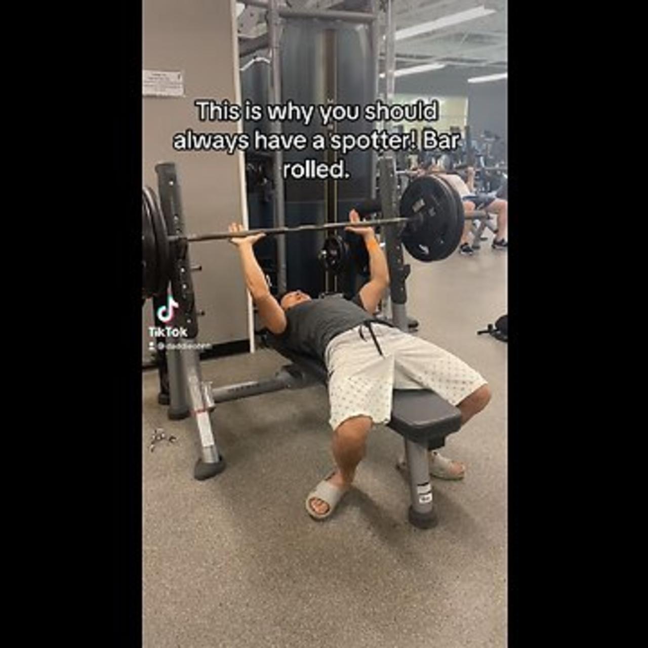 Bench press accident: why you should always have - One News Page VIDEO