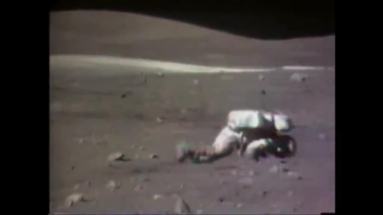 Funny moment of Astronauts falling on tha Moon. - One News Page VIDEO