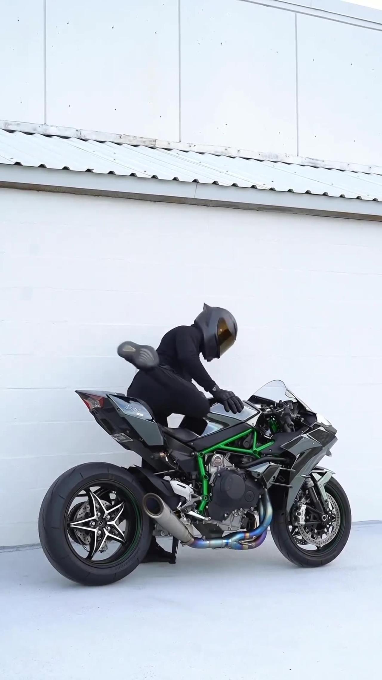 Kawasaki Ninja H2R is a high-performance - One News Page VIDEO