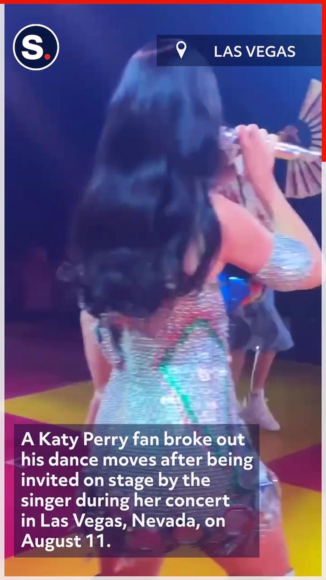 Fan Dances with Katy Perry During Las Vegas - One News Page VIDEO