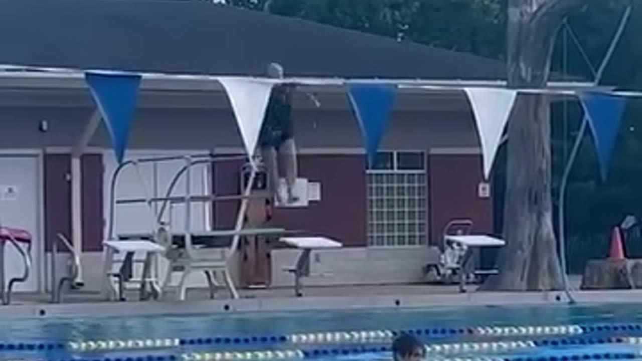Old man on diving board is iconic - One News Page VIDEO