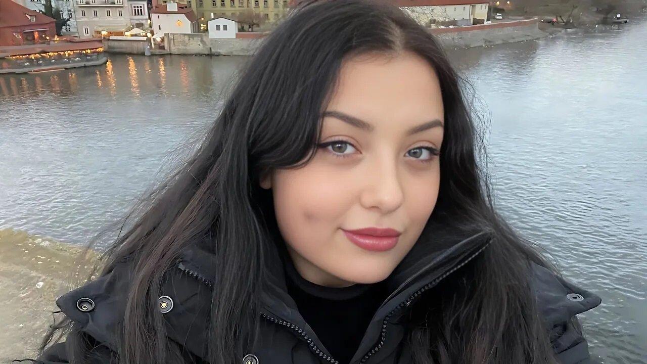 Milada Moore Curvy Model Size Wiki Instagram - One News Page VIDEO