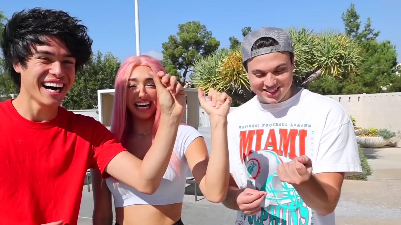 The Truth Behind the Snap Does Your Finger - One News Page VIDEO