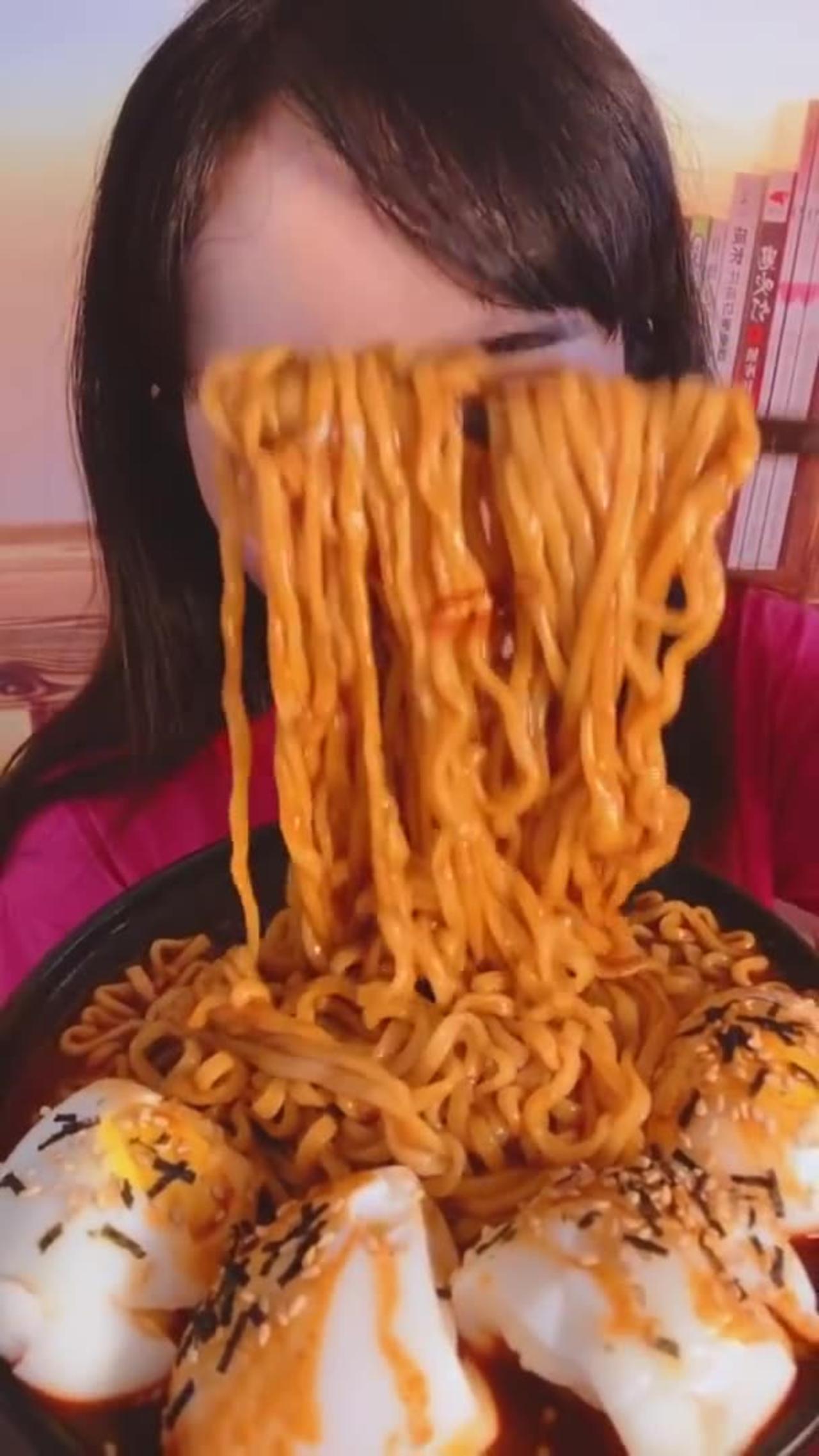 ASMR Chinese Girl Eating Fast food, Chinese Girl - One News Page VIDEO