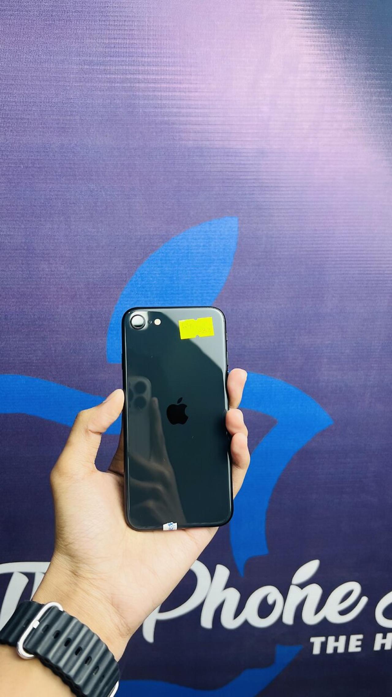 iPhone SE 2020 - One News Page VIDEO